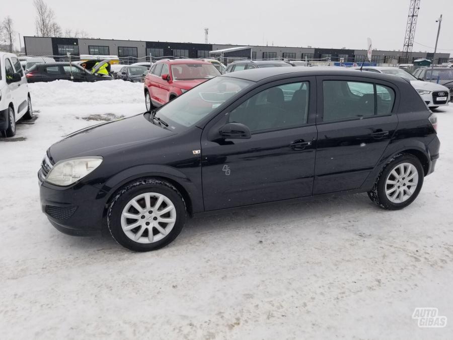 Black Opel Astra 2007 in Kaunas, with an engine capacity of 1.60 L and mileage of 262 thousand km for 1799 €, photo 3 on AUTOMOTO.COM.LV