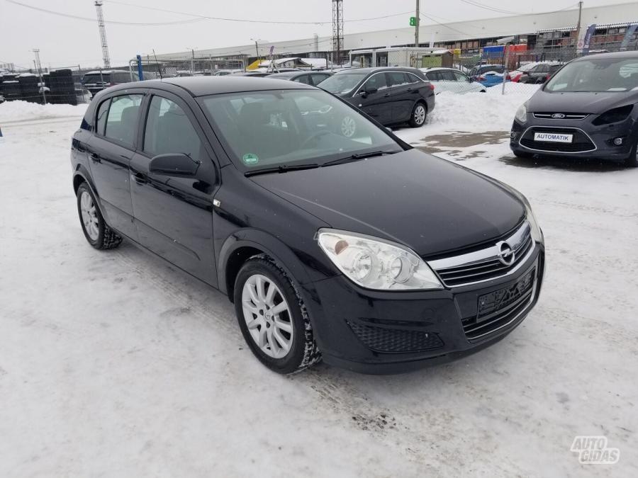 Black Opel Astra 2007 in Kaunas, with an engine capacity of 1.60 L and mileage of 262 thousand km for 1799 €, photo 4 on AUTOMOTO.COM.LV