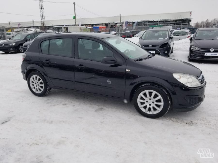Black Opel Astra 2007 in Kaunas, with an engine capacity of 1.60 L and mileage of 262 thousand km for 1799 €, photo 5 on AUTOMOTO.COM.LV
