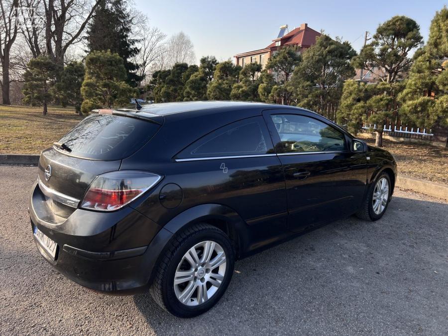Melns Opel Astra 2007 Alīta, ar dzinēja tilpumu 1.70 L un nobraukumu 357 tūkst. km par 1100 €, foto 1 vietnē AUTOMOTO.COM.LV