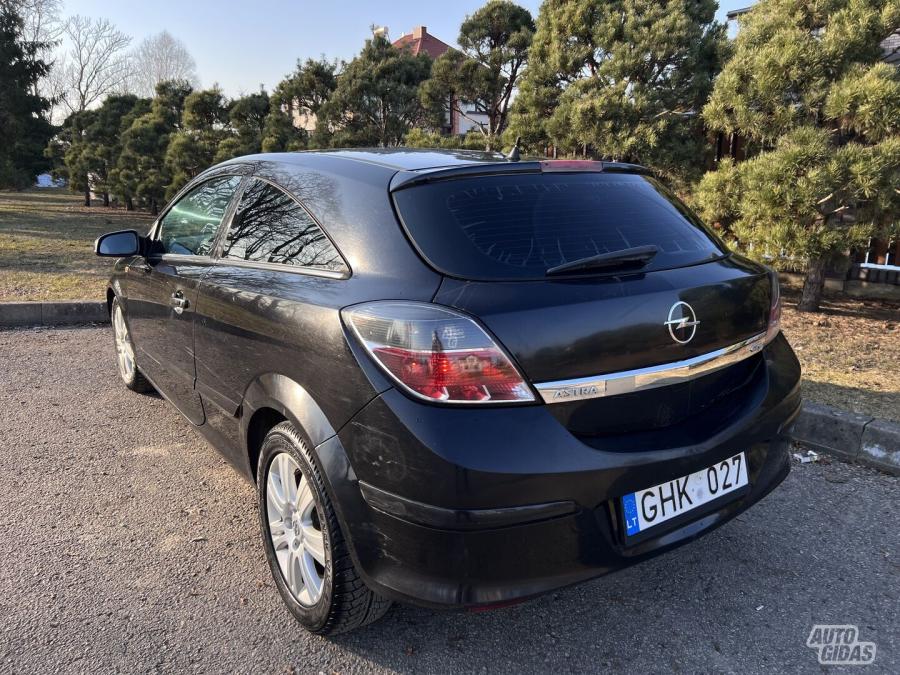 Melns Opel Astra 2007 Alīta, ar dzinēja tilpumu 1.70 L un nobraukumu 357 tūkst. km par 1100 €, foto 6 vietnē AUTOMOTO.COM.LV