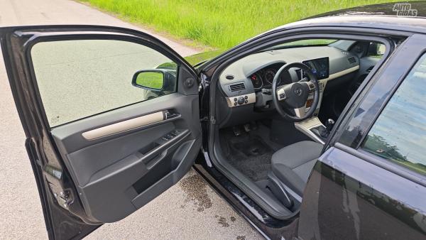 Melns Opel Astra 2007 Kauņa, ar dzinēja tilpumu 1.90 L un nobraukumu 258 tūkst. km par 2200 €, foto 9 vietnē AUTOMOTO.COM.LV