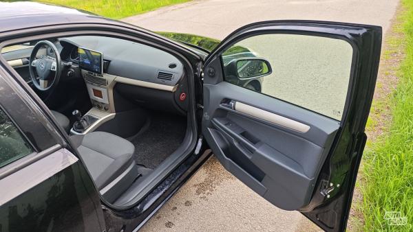 Melns Opel Astra 2007 Kauņa, ar dzinēja tilpumu 1.90 L un nobraukumu 258 tūkst. km par 2200 €, foto 10 vietnē AUTOMOTO.COM.LV