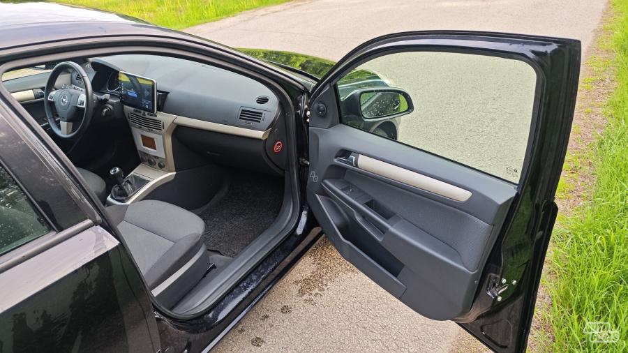 Melns Opel Astra 2007 Kauņa, ar dzinēja tilpumu 1.90 L un nobraukumu 258 tūkst. km par 2200 €, foto 11 vietnē AUTOMOTO.COM.LV