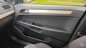 Melns Opel Astra 2007 Kauņa, ar dzinēja tilpumu 1.90 L un nobraukumu 258 tūkst. km par 2200 €, foto 16 vietnē AUTOMOTO.COM.LV
