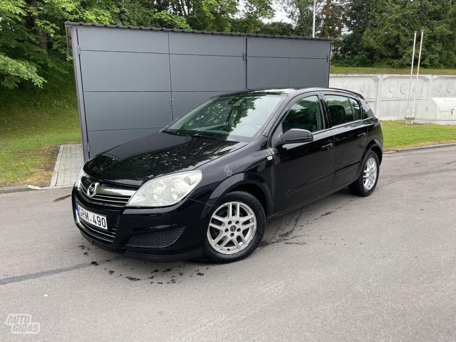 Black Opel Astra 2007 in Alytus, with an engine capacity of 1.70 L and mileage of 220 thousand km for 1150 €, photo 1 on AUTOMOTO.COM.LV