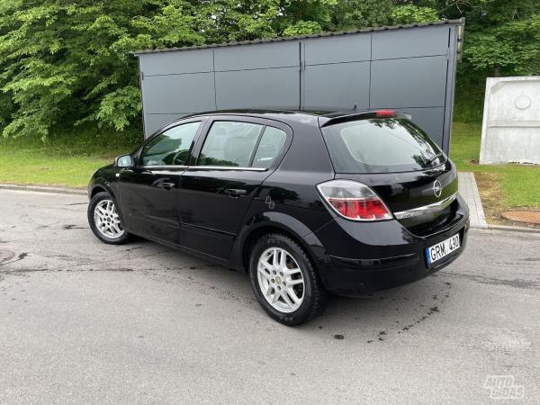 Black Opel Astra 2007 in Alytus, with an engine capacity of 1.70 L and mileage of 220 thousand km for 1150 €, photo 3 on AUTOMOTO.COM.LV