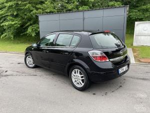 Black Opel Astra 2007 in Alytus, with an engine capacity of 1.70 L and mileage of 220 thousand km for 1150 €, photo 4 on AUTOMOTO.COM.LV