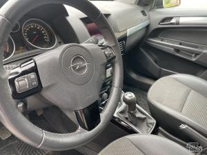 Black Opel Astra 2007 in Alytus, with an engine capacity of 1.70 L and mileage of 220 thousand km for 1150 €, photo 11 on AUTOMOTO.COM.LV