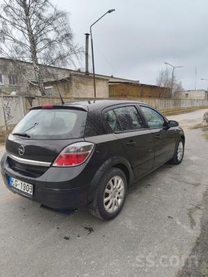 Black Opel Astra 2007 in Liepaja, with an engine capacity of 1.70 L and mileage of 301 thousand km for 750 €, photo 5 on AUTOMOTO.COM.LV