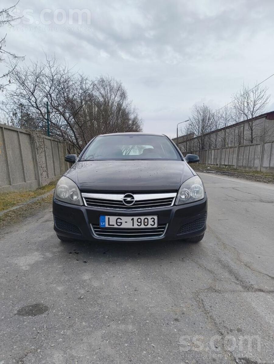Black Opel Astra 2007 in Liepaja, with an engine capacity of 1.70 L and mileage of 301 thousand km for 750 €, photo 6 on AUTOMOTO.COM.LV