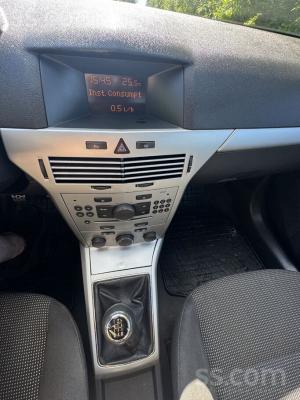 Melns Opel Astra 2007 Ogre, ar dzinēja tilpumu 1.70 L un nobraukumu 209 tūkst. km par 2000 €, foto 15 vietnē AUTOMOTO.COM.LV