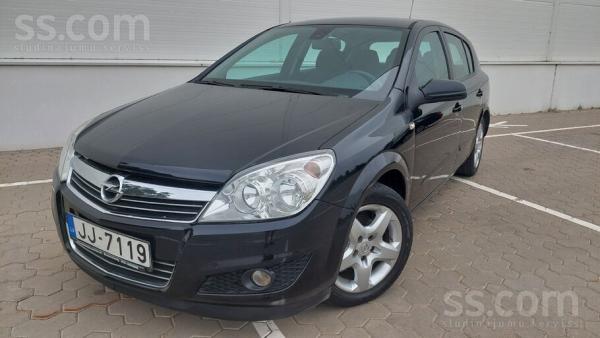 Black Opel Astra 2007 in Riga, with an engine capacity of 1.60 L and mileage of 239 thousand km for 1990 €, photo 2 on AUTOMOTO.COM.LV