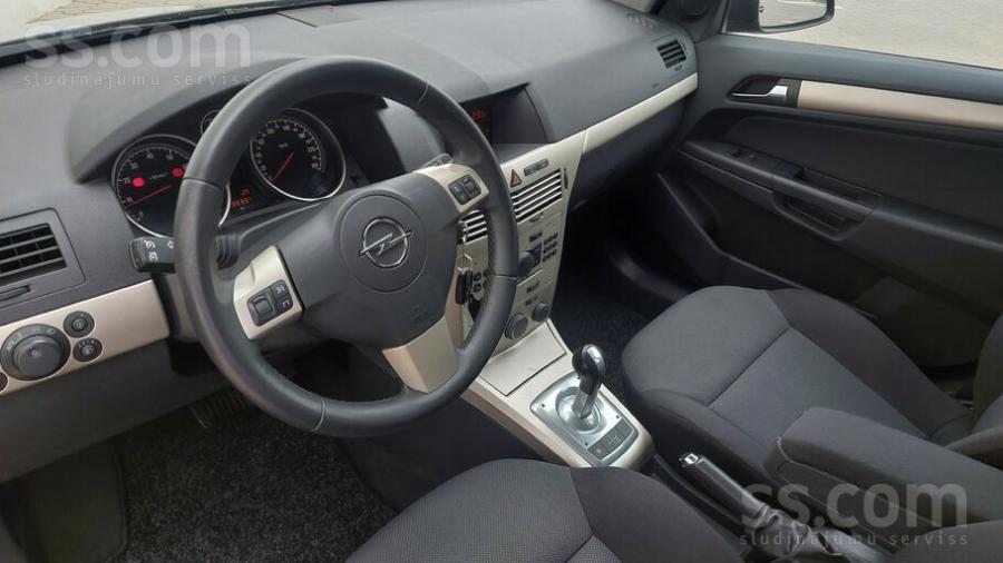 Melns Opel Astra 2007 Rīga, ar dzinēja tilpumu 1.60 L un nobraukumu 239 tūkst. km par 1990 €, foto 4 vietnē AUTOMOTO.COM.LV