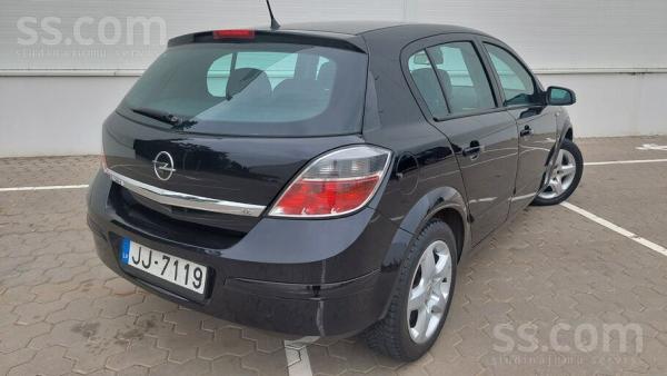 Black Opel Astra 2007 in Riga, with an engine capacity of 1.60 L and mileage of 239 thousand km for 1990 €, photo 5 on AUTOMOTO.COM.LV
