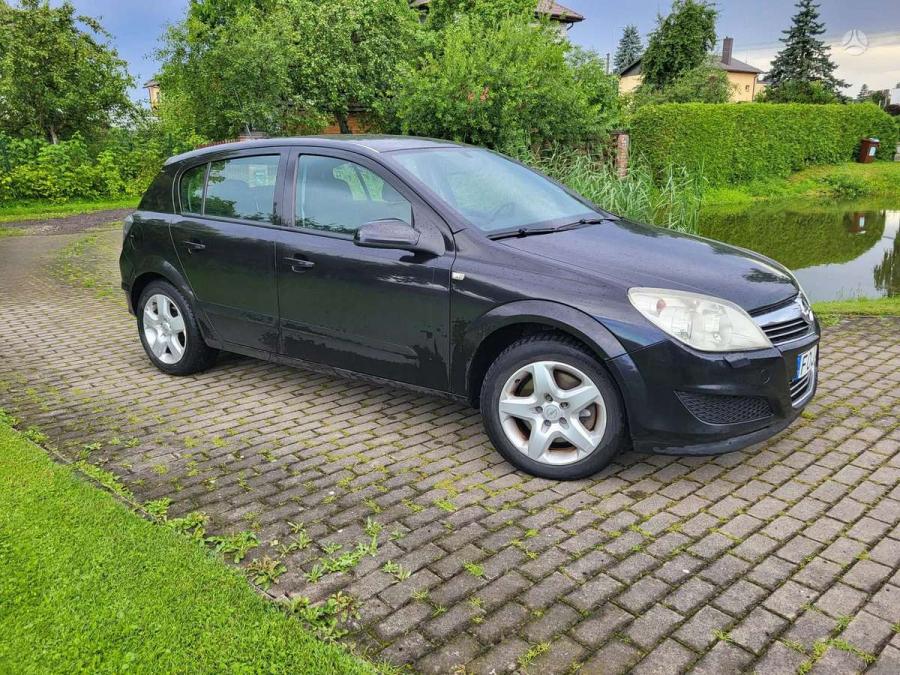 Black Opel Astra 2007 in Kaunas, with an engine capacity of 1.91 L and mileage of 282 thousand km for 1400 €, photo 5 on AUTOMOTO.COM.LV