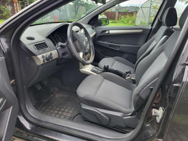 Melns Opel Astra 2007 Kauņa, ar dzinēja tilpumu 1.91 L un nobraukumu 282 tūkst. km par 1400 €, foto 5 vietnē AUTOMOTO.COM.LV
