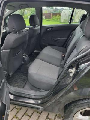 Black Opel Astra 2007 in Kaunas, with an engine capacity of 1.91 L and mileage of 282 thousand km for 1400 €, photo 7 on AUTOMOTO.COM.LV