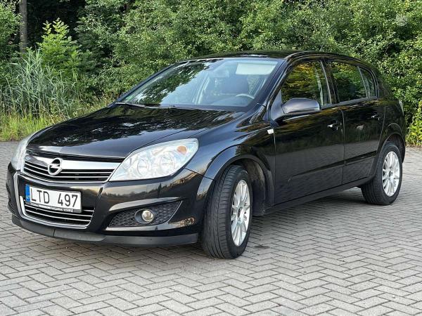 Black Opel Astra 2007 in Kaisiadorys, with an engine capacity of 1.91 L and mileage of 238 thousand km for 2550 €, photo 1 on AUTOMOTO.COM.LV