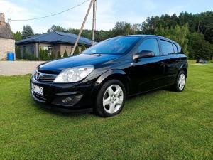 Black Opel Astra 2007 in Kaunas, with an engine capacity of 1.60 L and mileage of 173 thousand km for 1450 €, photo 4 on AUTOMOTO.COM.LV