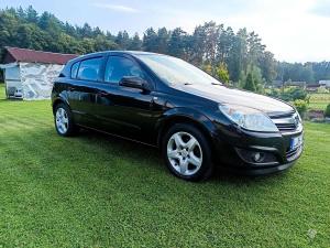 Black Opel Astra 2007 in Kaunas, with an engine capacity of 1.60 L and mileage of 173 thousand km for 1450 €, photo 5 on AUTOMOTO.COM.LV