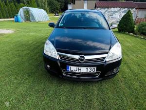 Black Opel Astra 2007 in Kaunas, with an engine capacity of 1.60 L and mileage of 173 thousand km for 1450 €, photo 6 on AUTOMOTO.COM.LV