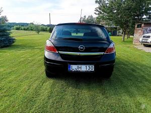 Black Opel Astra 2007 in Kaunas, with an engine capacity of 1.60 L and mileage of 173 thousand km for 1450 €, photo 7 on AUTOMOTO.COM.LV