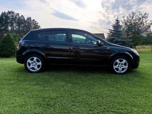 Black Opel Astra 2007 in Kaunas, with an engine capacity of 1.60 L and mileage of 173 thousand km for 1450 €, photo 9 on AUTOMOTO.COM.LV