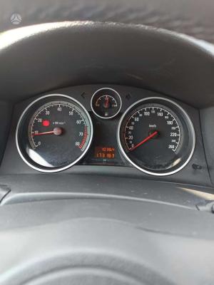 Black Opel Astra 2007 in Kaunas, with an engine capacity of 1.60 L and mileage of 173 thousand km for 1450 €, photo 12 on AUTOMOTO.COM.LV