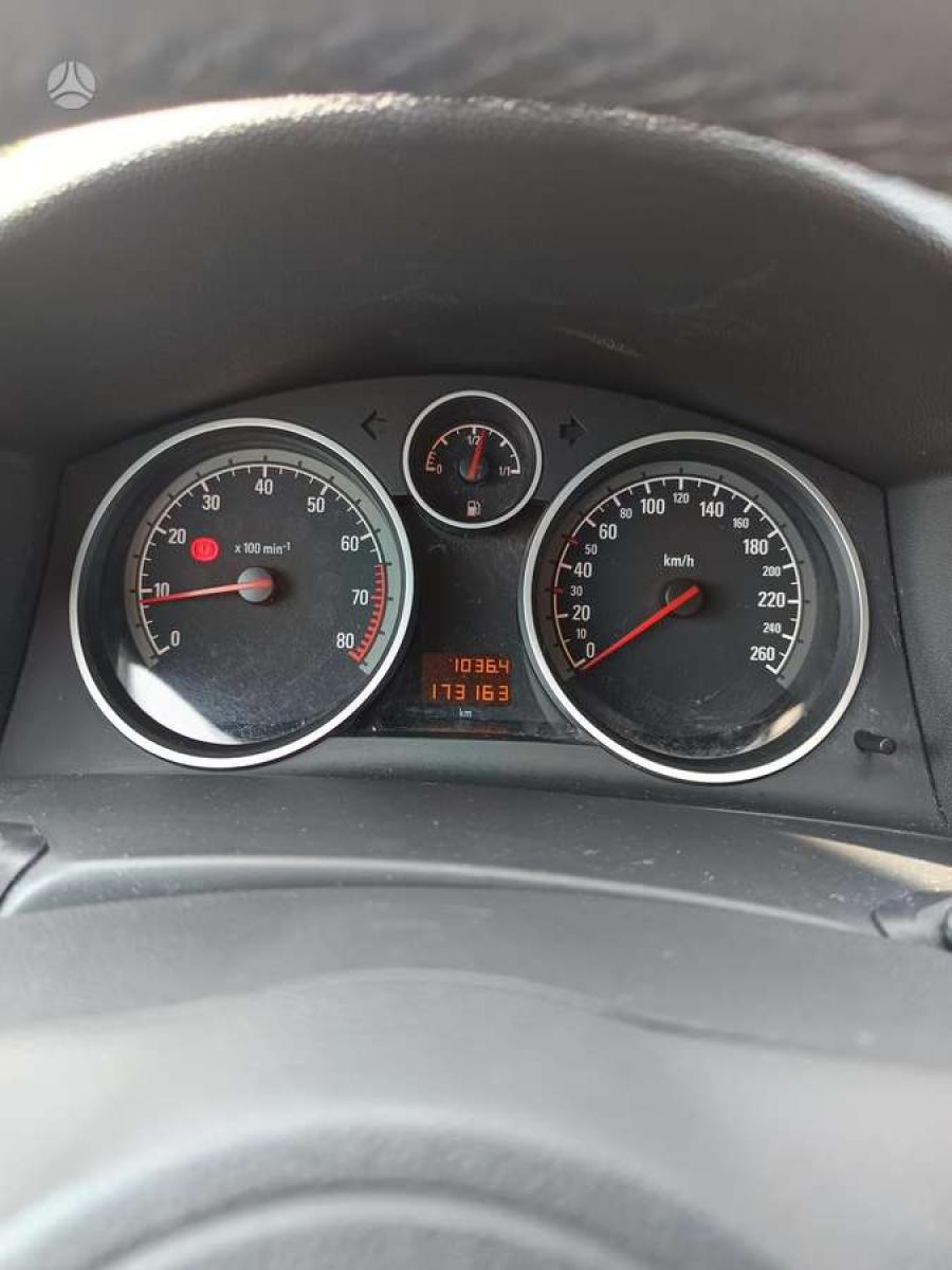 Black Opel Astra 2007 in Kaunas, with an engine capacity of 1.60 L and mileage of 173 thousand km for 1450 €, photo 12 on AUTOMOTO.COM.LV