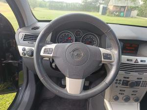 Black Opel Astra 2007 in Kaunas, with an engine capacity of 1.60 L and mileage of 173 thousand km for 1450 €, photo 13 on AUTOMOTO.COM.LV