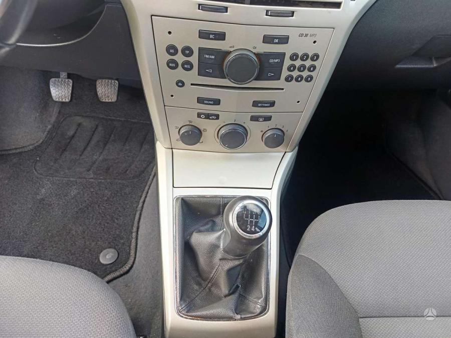 Black Opel Astra 2007 in Kaunas, with an engine capacity of 1.60 L and mileage of 173 thousand km for 1450 €, photo 18 on AUTOMOTO.COM.LV