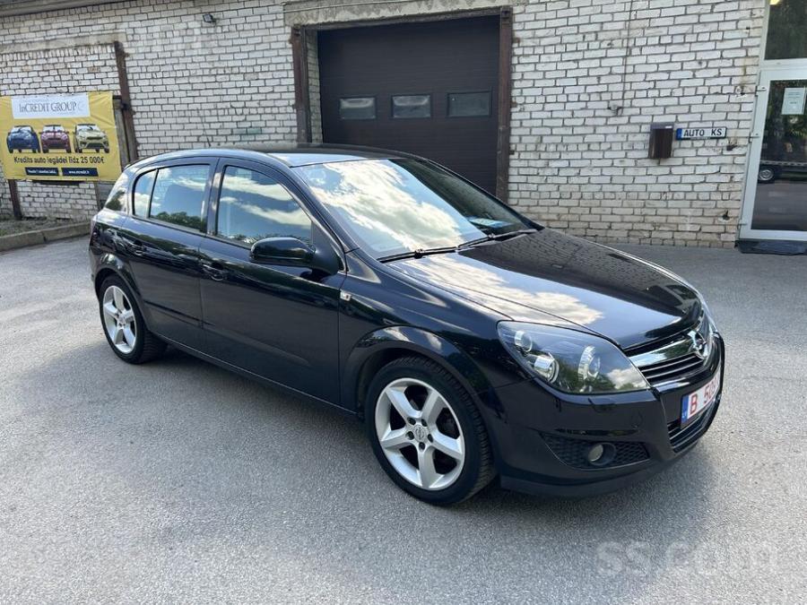 Black Opel Astra 2008 in Limbazi, with an engine capacity of 1.80 L and mileage of 234 thousand km for 3450 €, photo 3 on AUTOMOTO.COM.LV
