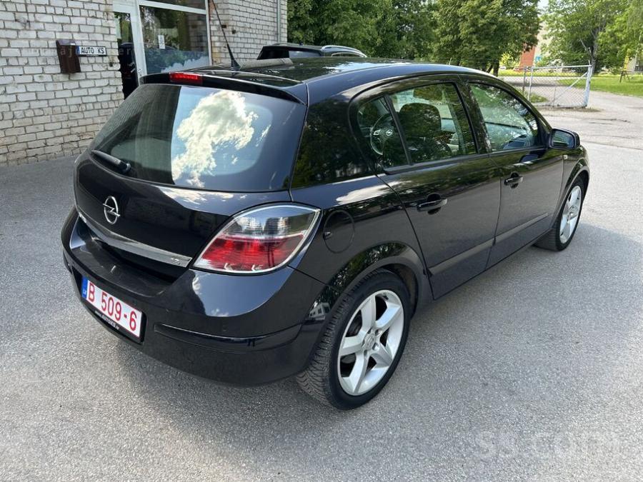 Black Opel Astra 2008 in Limbazi, with an engine capacity of 1.80 L and mileage of 234 thousand km for 3450 €, photo 4 on AUTOMOTO.COM.LV
