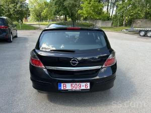 Black Opel Astra 2008 in Limbazi, with an engine capacity of 1.80 L and mileage of 234 thousand km for 3450 €, photo 5 on AUTOMOTO.COM.LV