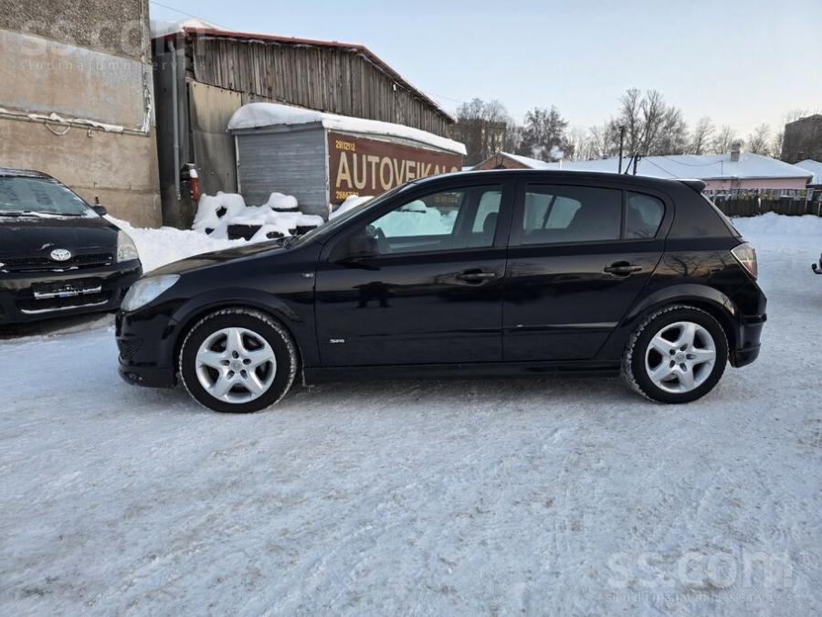 Black Opel Astra 2008 in Rezekne, with an engine capacity of 1.90 L and mileage of 0 thousand km for 1650 €, photo 1 on AUTOMOTO.COM.LV