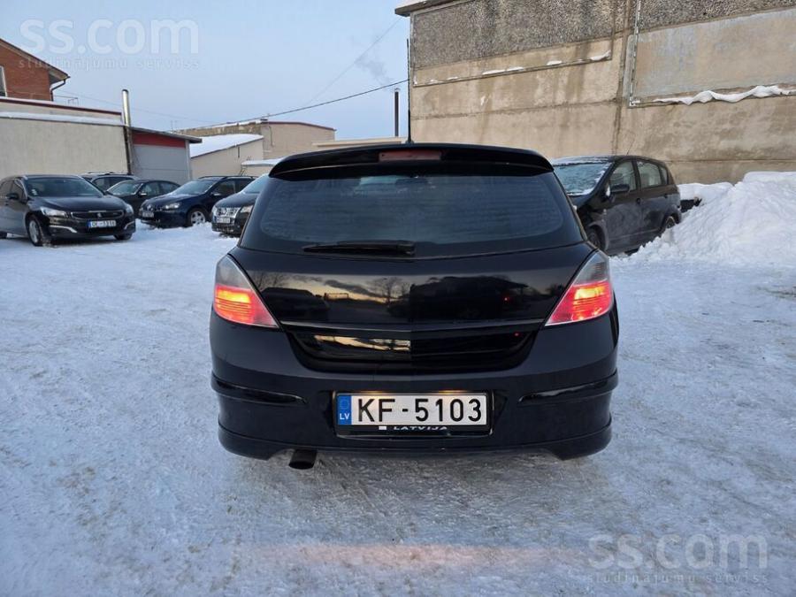 Black Opel Astra 2008 in Rezekne, with an engine capacity of 1.90 L and mileage of 0 thousand km for 1650 €, photo 8 on AUTOMOTO.COM.LV