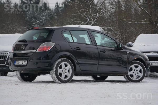 Melns Opel Astra 2008 Rīga, ar dzinēja tilpumu 1.40 L un nobraukumu 235 tūkst. km par 3690 €, foto 4 vietnē AUTOMOTO.COM.LV