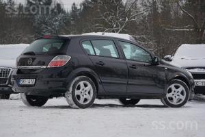 Black Opel Astra 2008 in Riga, with an engine capacity of 1.40 L and mileage of 235 thousand km for 3690 €, photo 4 on AUTOMOTO.COM.LV