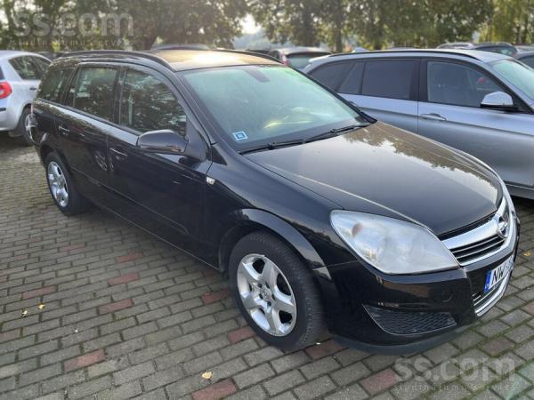 Black Opel Astra 2008 in Talsi, with an engine capacity of 1.30 L and mileage of 156 thousand km for 3190 €, photo 2 on AUTOMOTO.COM.LV