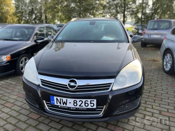 Black Opel Astra 2008 in Talsi, with an engine capacity of 1.30 L and mileage of 156 thousand km for 3190 €, photo 3 on AUTOMOTO.COM.LV