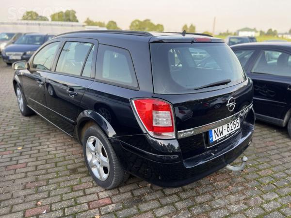 Black Opel Astra 2008 in Talsi, with an engine capacity of 1.30 L and mileage of 156 thousand km for 3190 €, photo 4 on AUTOMOTO.COM.LV