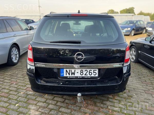 Black Opel Astra 2008 in Talsi, with an engine capacity of 1.30 L and mileage of 156 thousand km for 3190 €, photo 6 on AUTOMOTO.COM.LV
