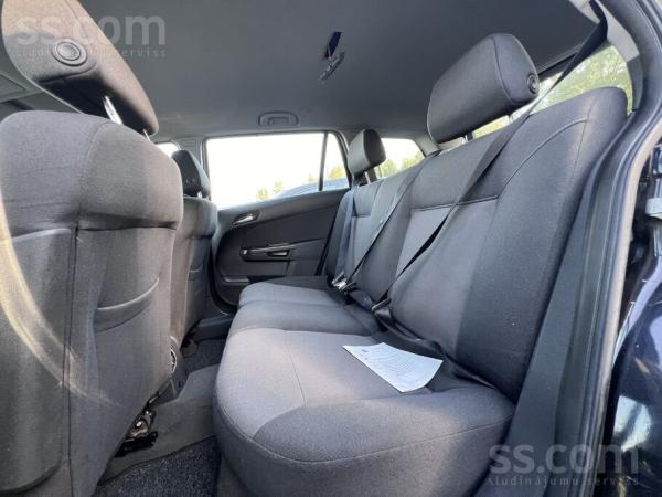 Black Opel Astra 2008 in Talsi, with an engine capacity of 1.30 L and mileage of 156 thousand km for 3190 €, photo 8 on AUTOMOTO.COM.LV