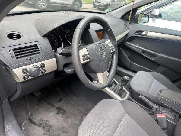 Melns Opel Astra 2008 Alīta, ar dzinēja tilpumu 1.60 L un nobraukumu 270 tūkst. km par 1600 €, foto 9 vietnē AUTOMOTO.COM.LV
