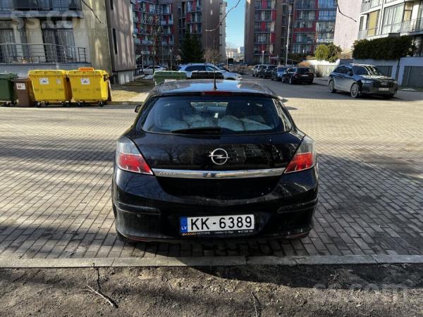 Melns Opel Astra 2008 Rīga, ar dzinēja tilpumu 1.30 L un nobraukumu 273 tūkst. km par 900 €, foto 4 vietnē AUTOMOTO.COM.LV