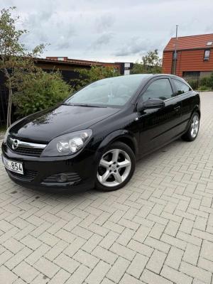 Black Opel Astra 2008 in Vilnius, with an engine capacity of 1.91 L and mileage of 207 thousand km for 2200 €, photo 3 on AUTOMOTO.COM.LV