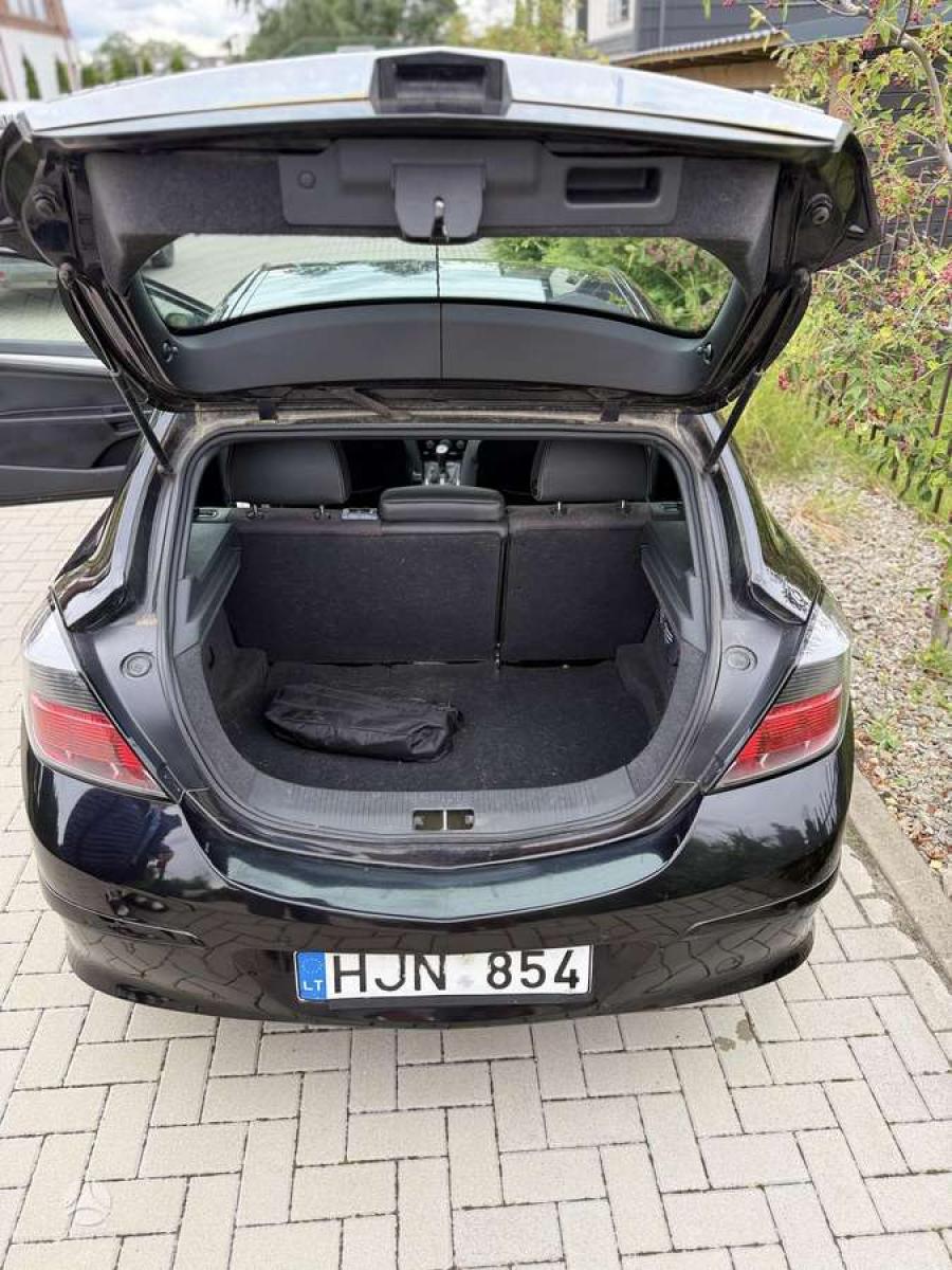 Black Opel Astra 2008 in Vilnius, with an engine capacity of 1.91 L and mileage of 207 thousand km for 2200 €, photo 6 on AUTOMOTO.COM.LV