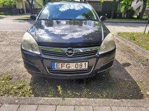 Black Opel Astra 2008 in Mazeikiai, with an engine capacity of 1.69 L and mileage of 178 thousand km for 1200 €, photo 4 on AUTOMOTO.COM.LV