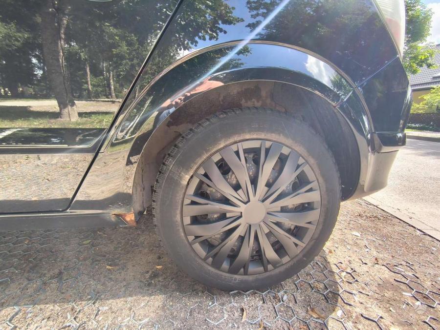 Black Opel Astra 2008 in Mazeikiai, with an engine capacity of 1.69 L and mileage of 178 thousand km for 1200 €, photo 5 on AUTOMOTO.COM.LV